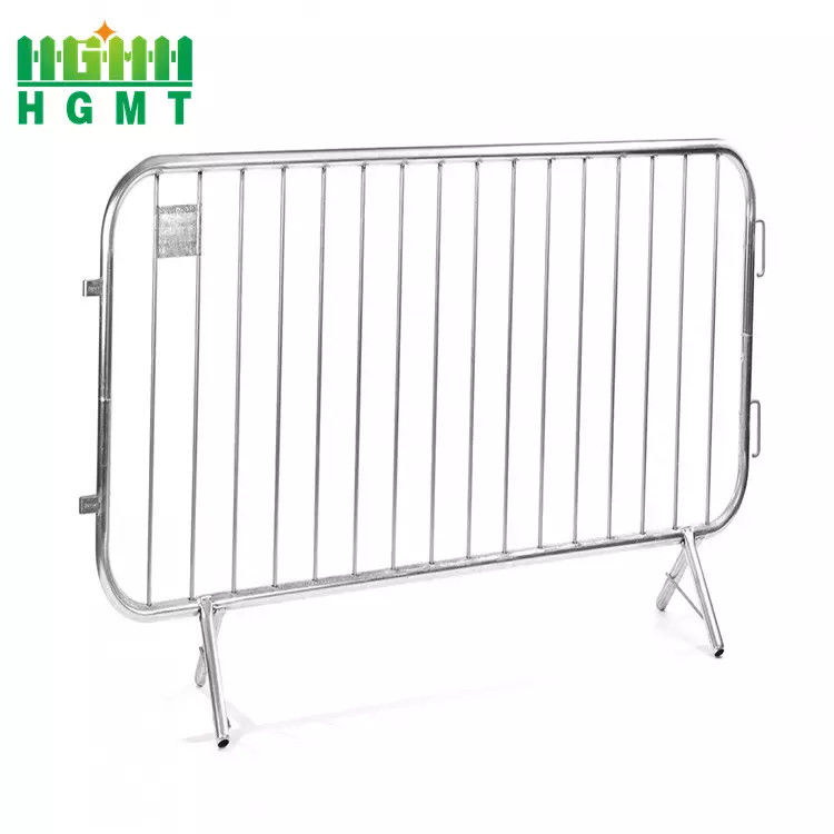 Traffic Road Safety 0.9m Steel Barricade Barrier With Bridge / Flat / V ...