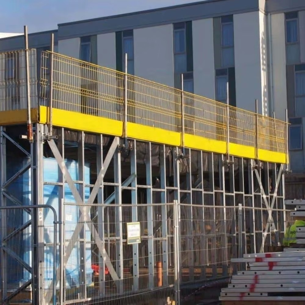 Ultra-Light Edge Protection Barrier for Roofing Crews