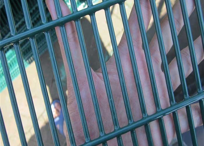 Small Opening Electric Galvanized 358 Mesh Fencing Y Arm Post