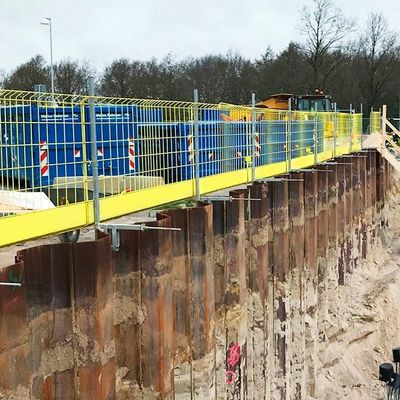 Rail-Mounted Edge Protection Barrier Secure Attachment for Elevated ...